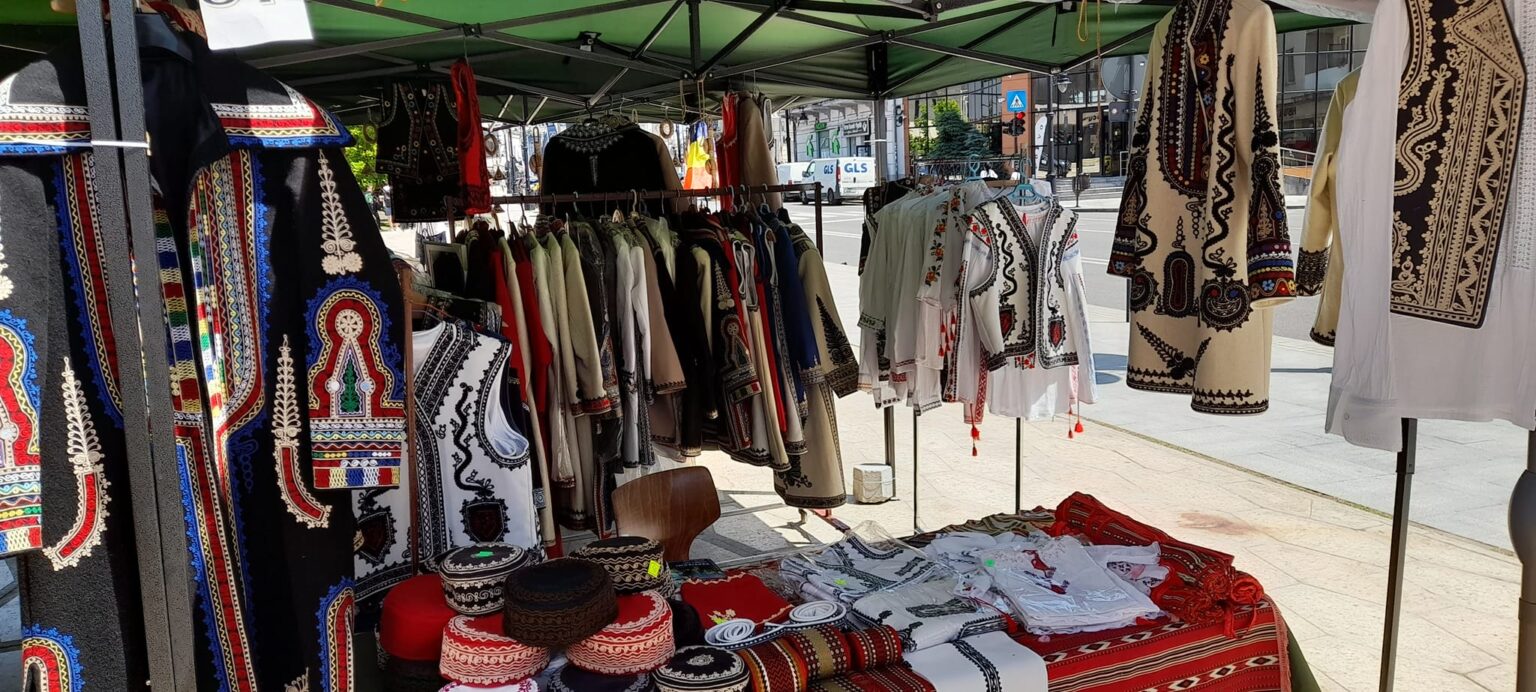 Sumane și veste tradiționale – Ciunki Artizanat