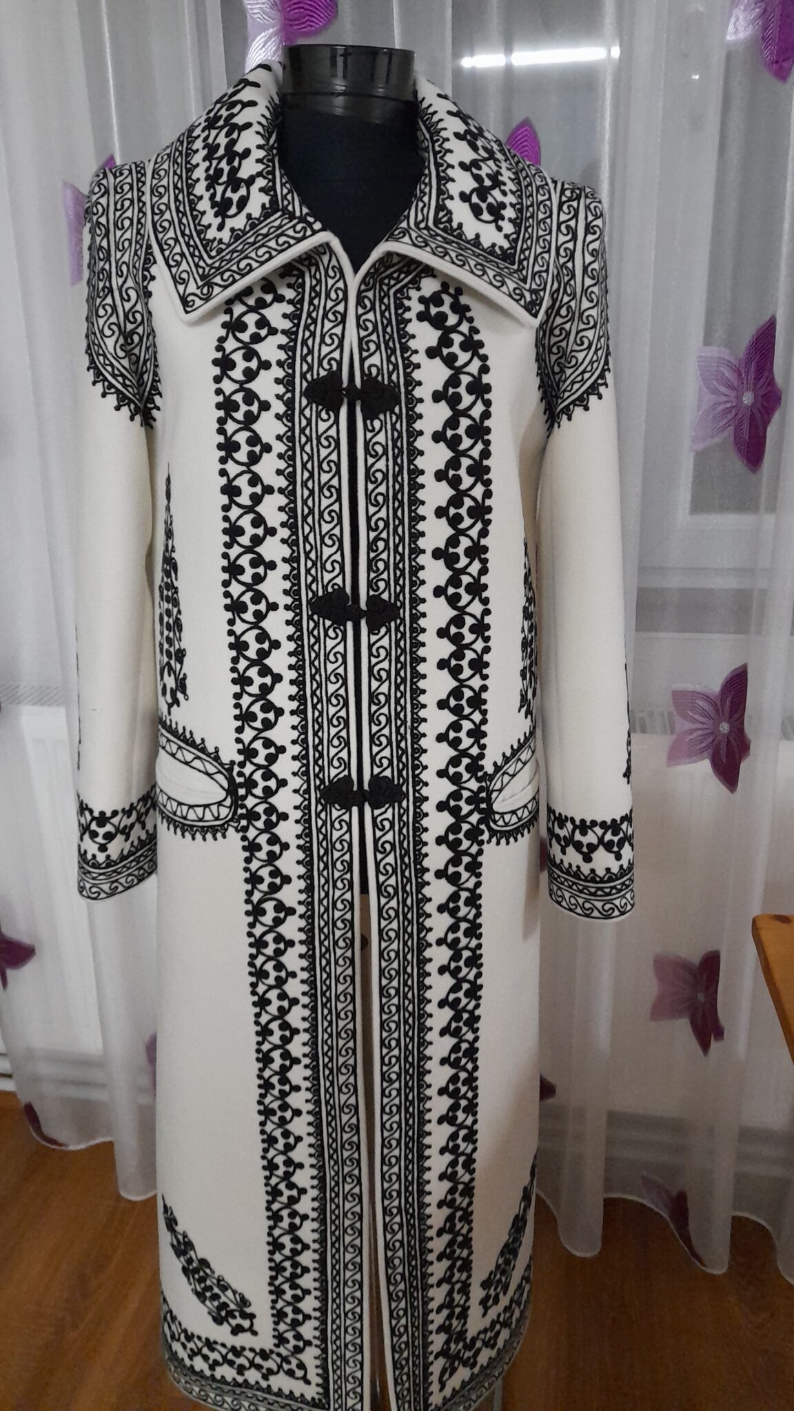 Sumane și veste tradiționale – Ciunki Artizanat