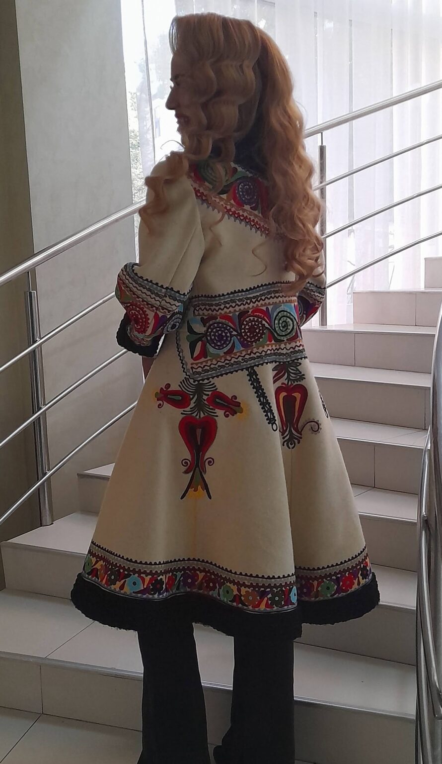 Suman cu model tradițional damă – Sumane și veste tradiționale